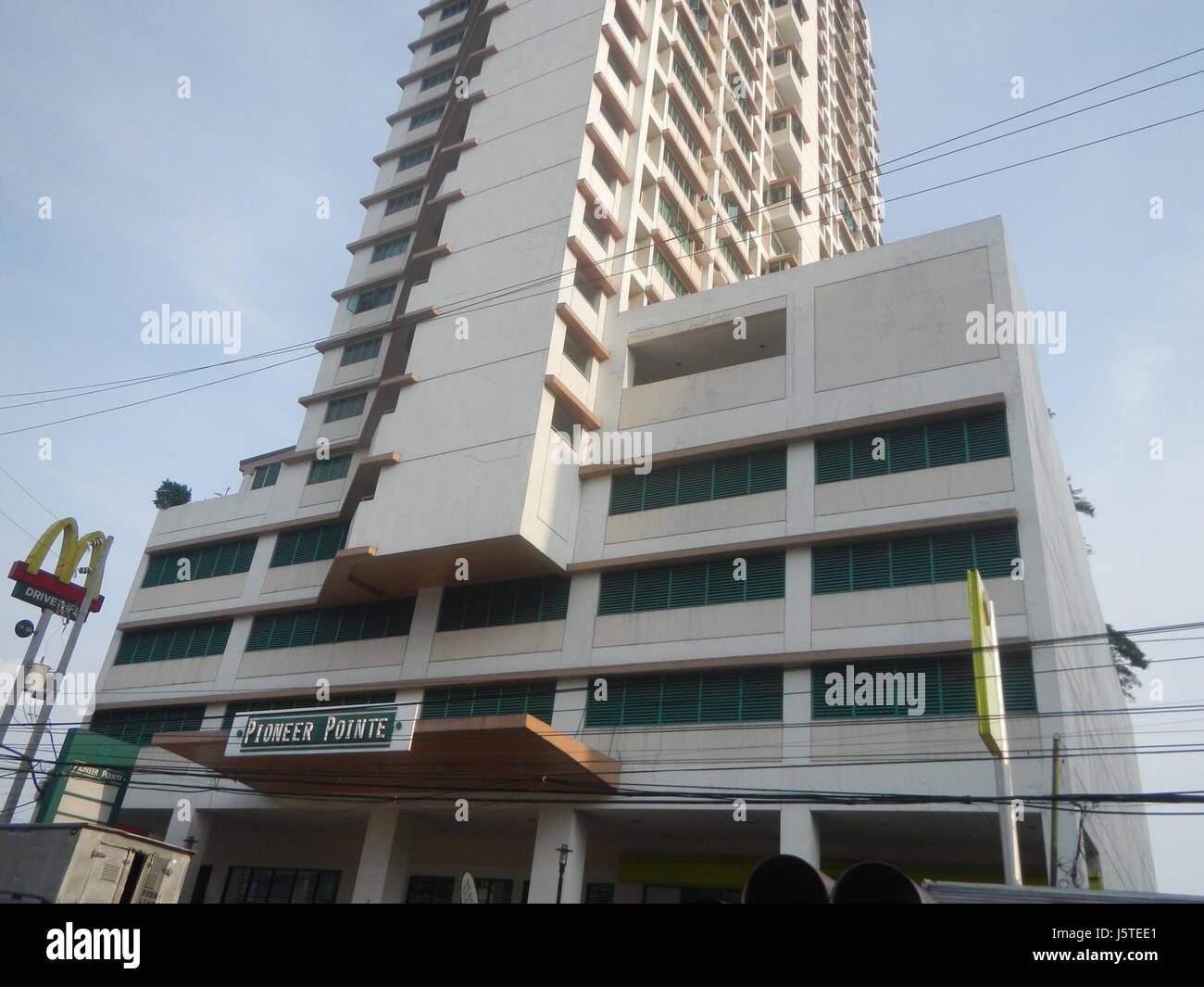 02853 Forum Robinsons Cybergate Malls EDSA Boni Pioneer Street ...