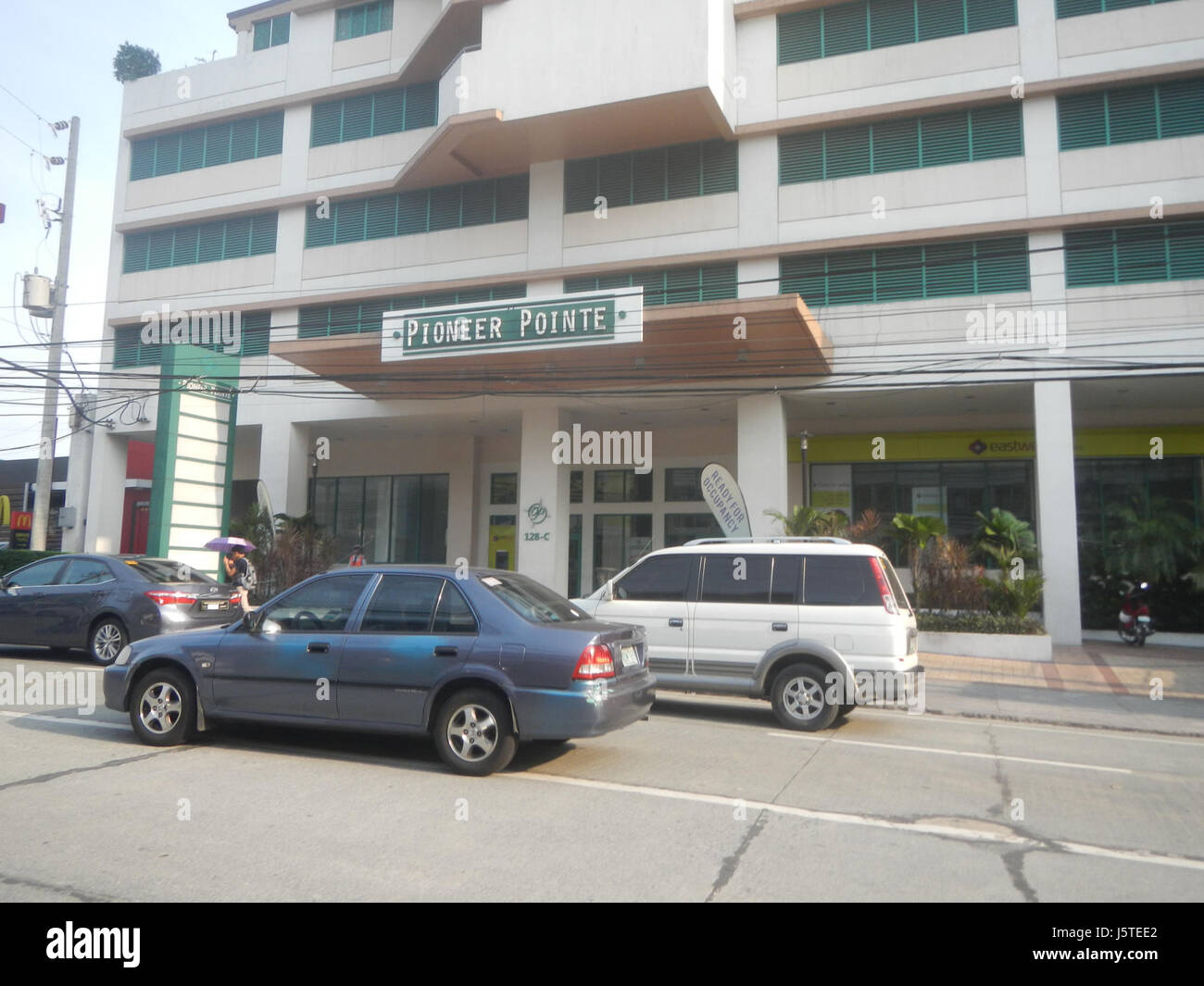 02853 Forum Robinsons Cybergate Malls EDSA Boni Pioneer Street ...