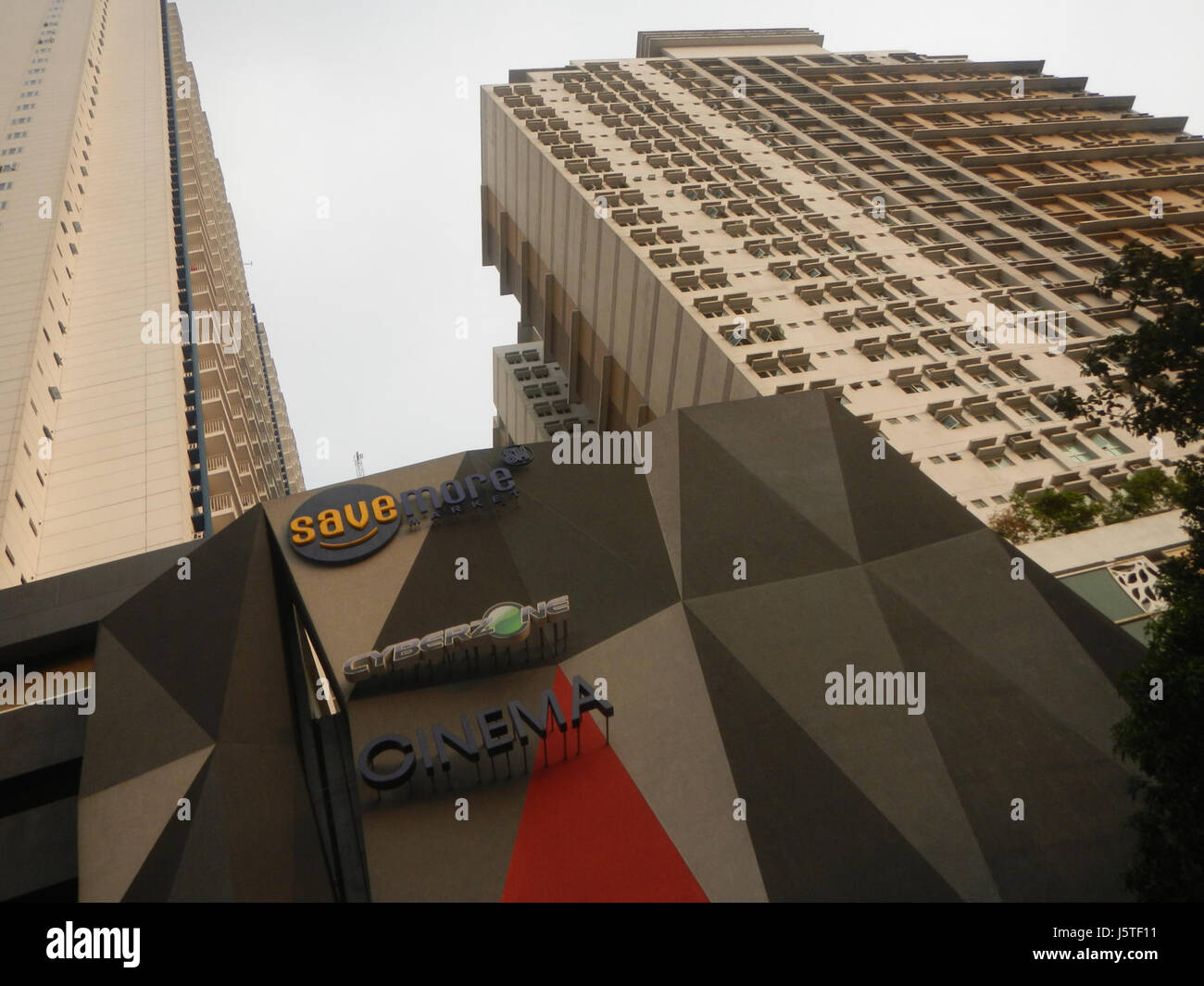 03536 Light Mall Light Residences SMDC EDSA Boni Pioneer Mandaluyong ...