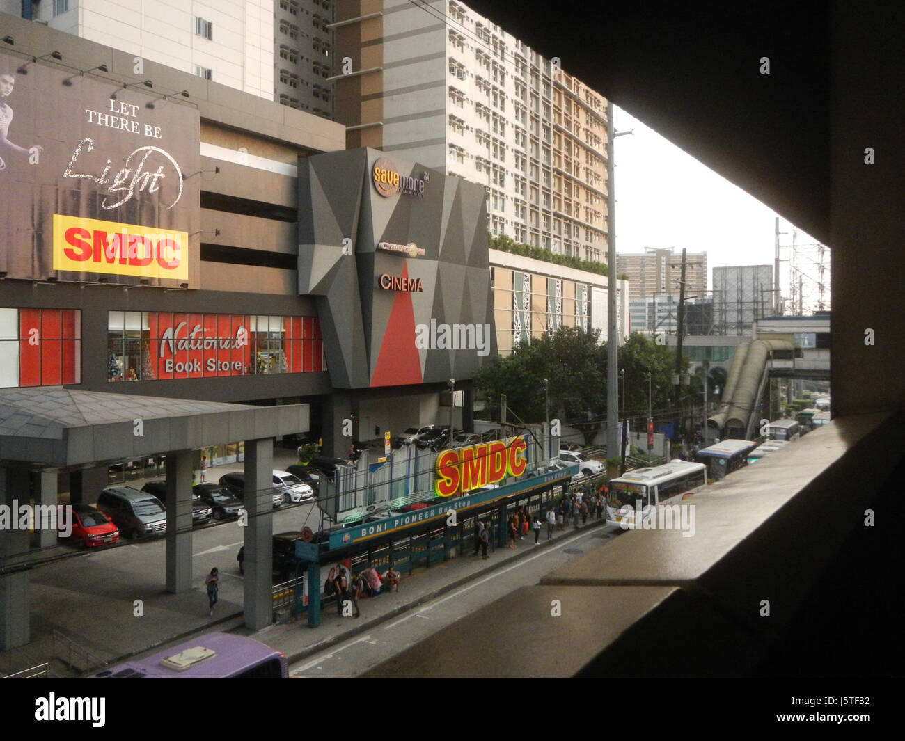 03591 Light Mall Light Residences SMDC EDSA Boni Pioneer Mandaluyong ...