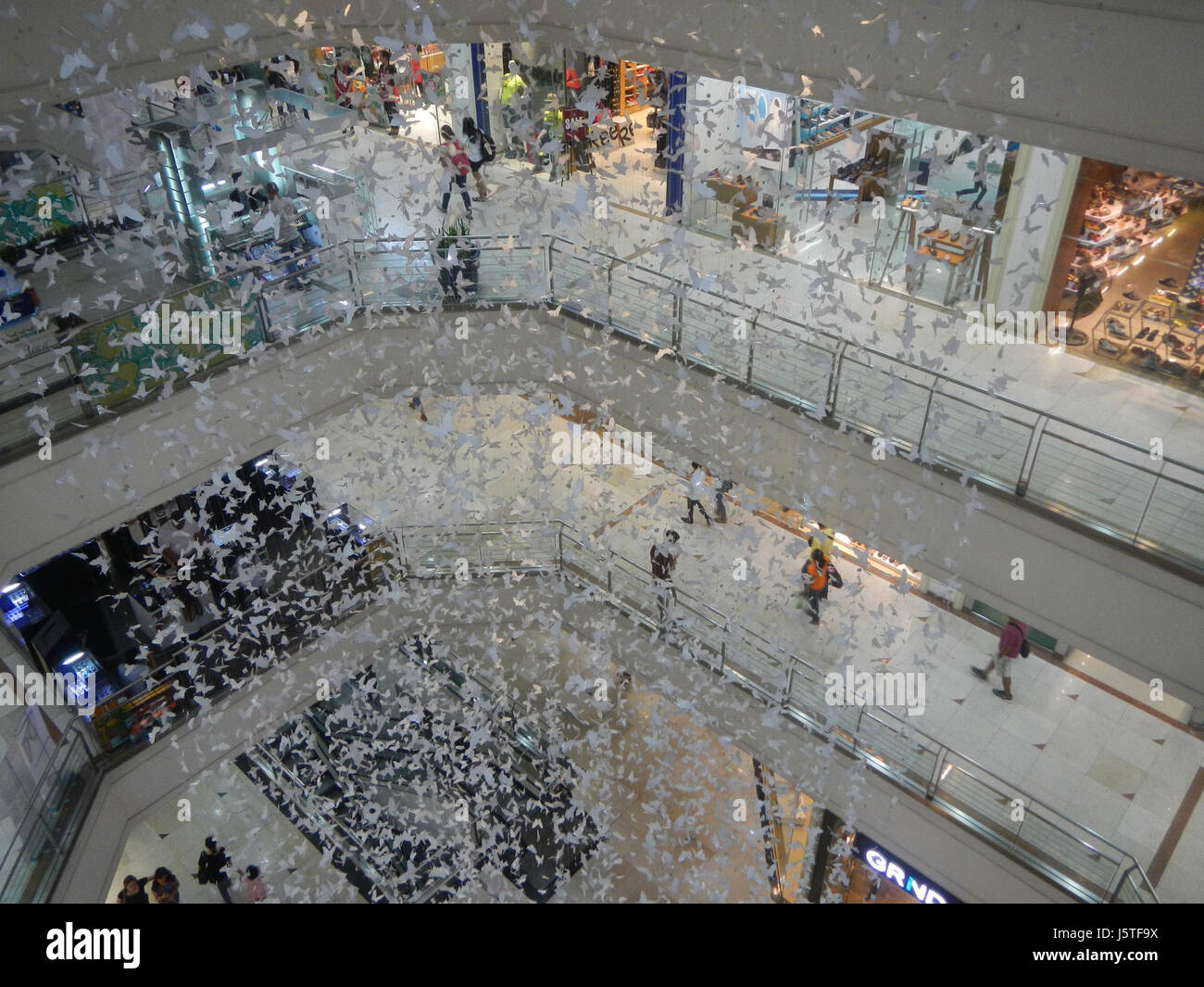 04118 Gateway Araneta Center Mall 07 Stock Photo - Alamy