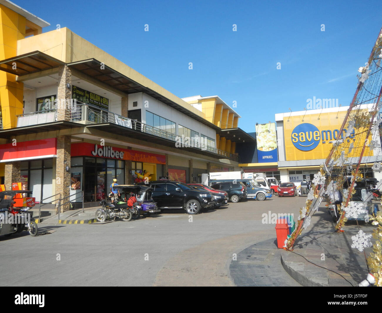 The San Ildefonso Commercial Complex in Bulacan is located along the ...