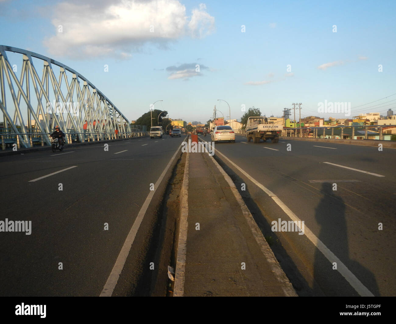 Lambingan Bridge, located over the Pasig River in Manila, plays a ...