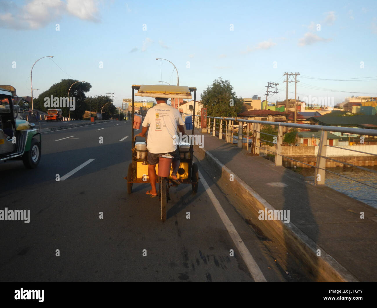 Lambingan Bridge in Santa Ana, Manila, spans the Pasig River, serving ...