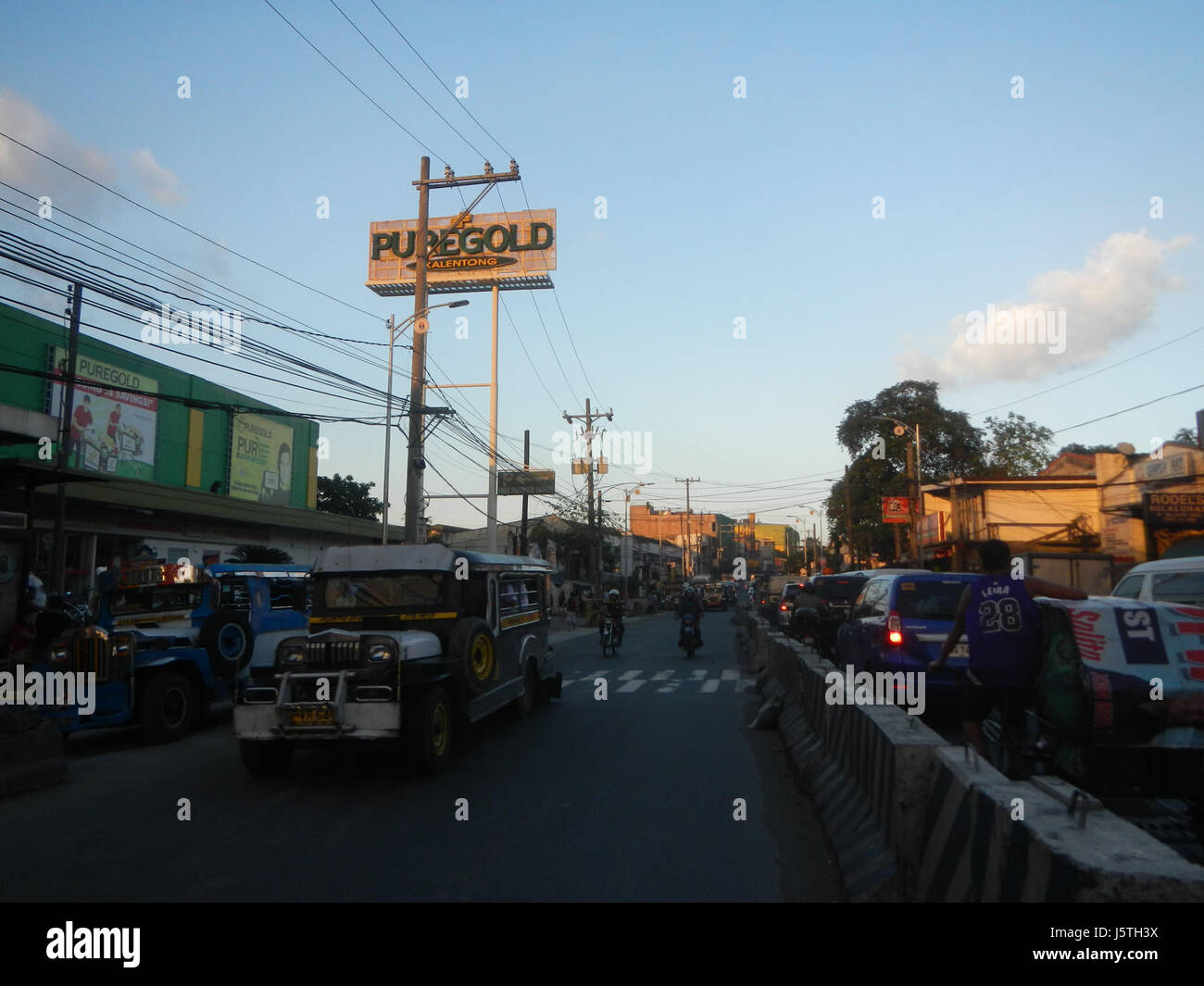 The scene of sunsets in Kalentong, Santa Ana, and Mandaluyong City ...