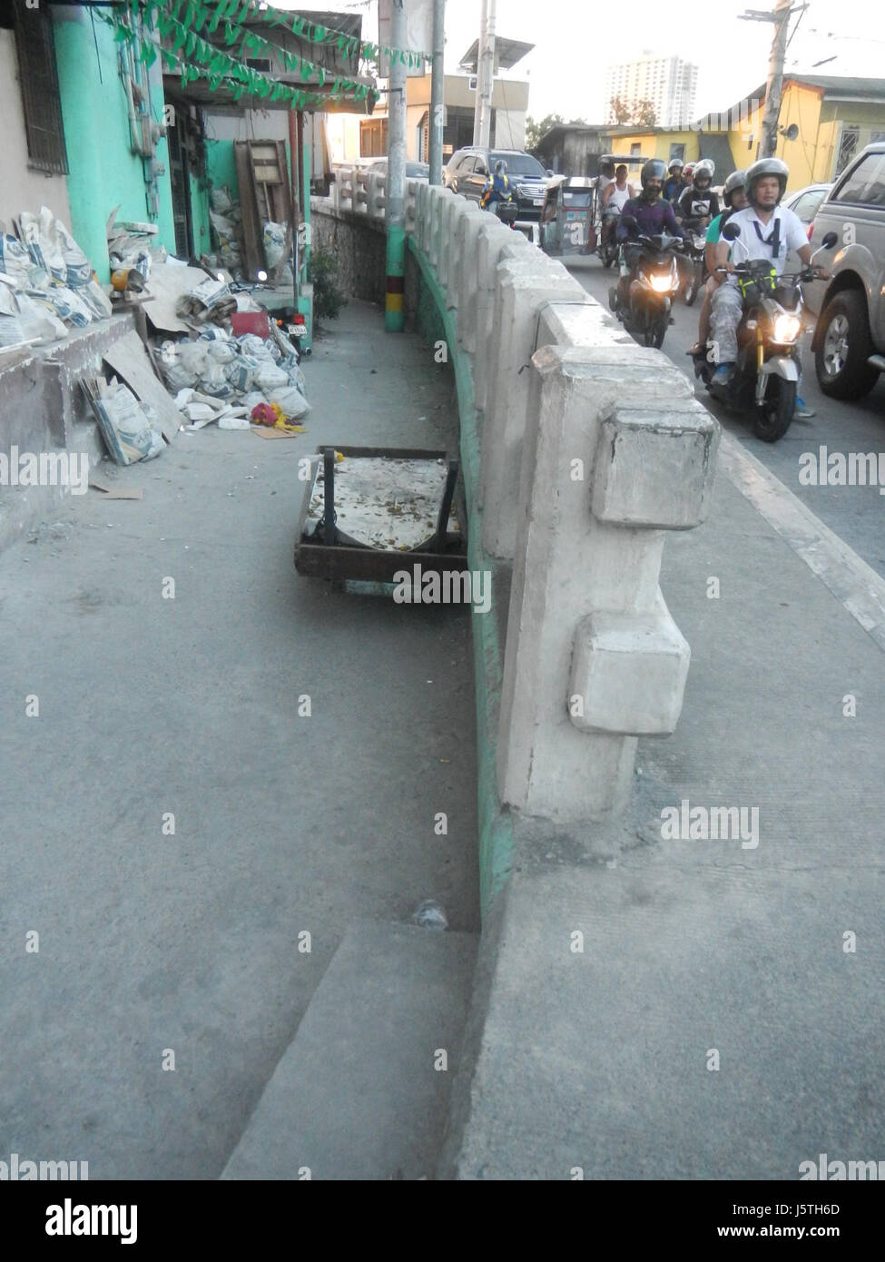 This image captures a sunset over Kalentong, Santa Ana in Mandaluyong ...