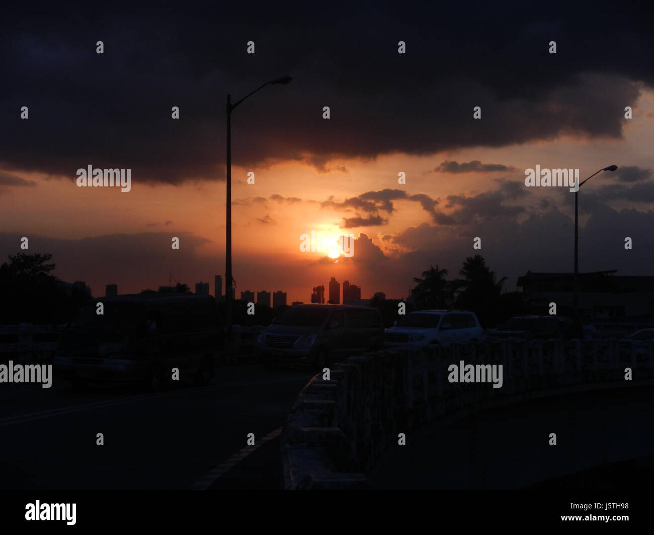 This photo captures a stunning sunset view over Kalentong, Santa Ana ...