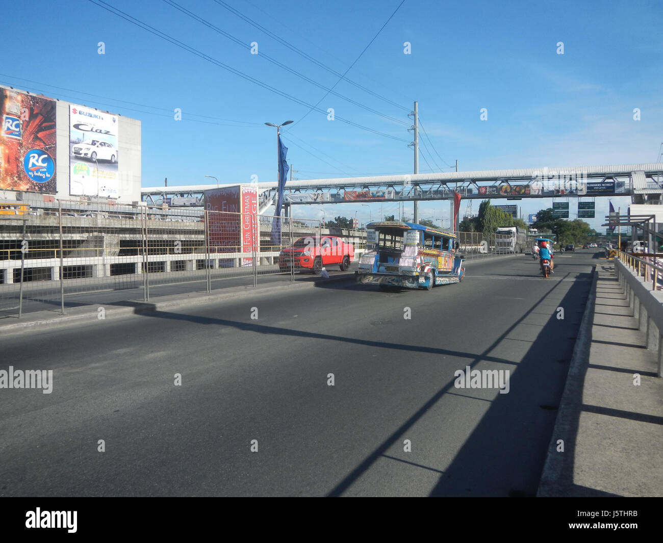 The Marcos Highway Footbridge connects Marikina City with other key ...