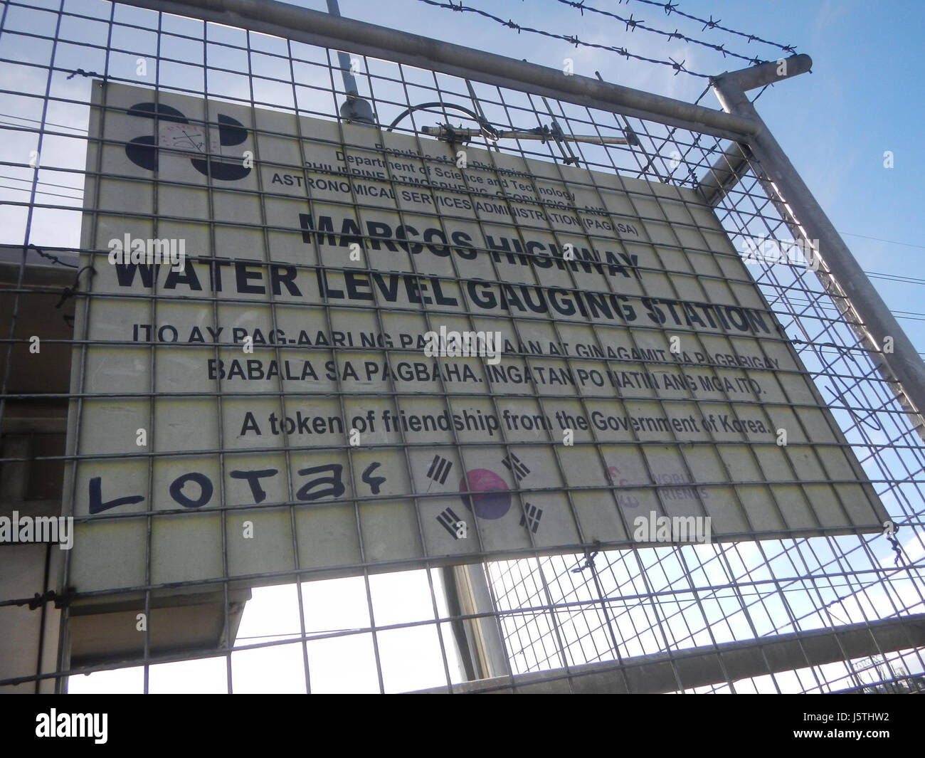 The 0057 Footbridge located on Marcos Highway in Marikina City ...