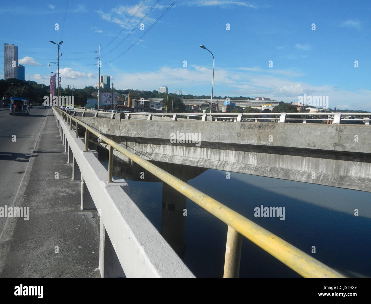 Pedestrians crossing in traffic hi-res stock photography and images - Alamy