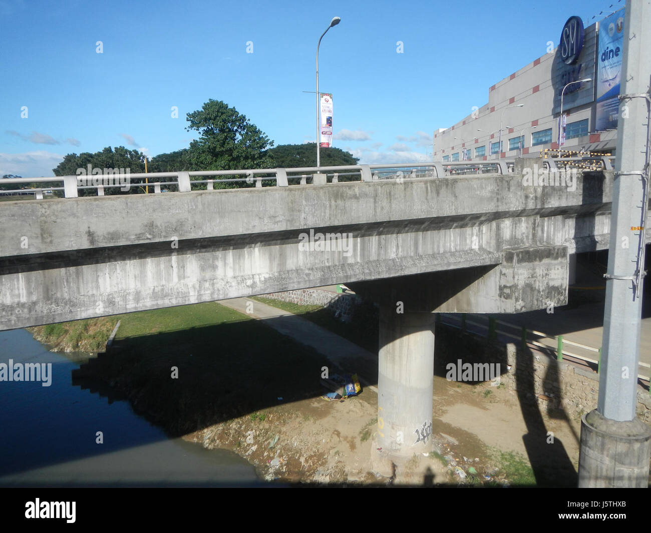 The 0087 Footbridge, located on Marcos Highway in Marikina City, serves ...