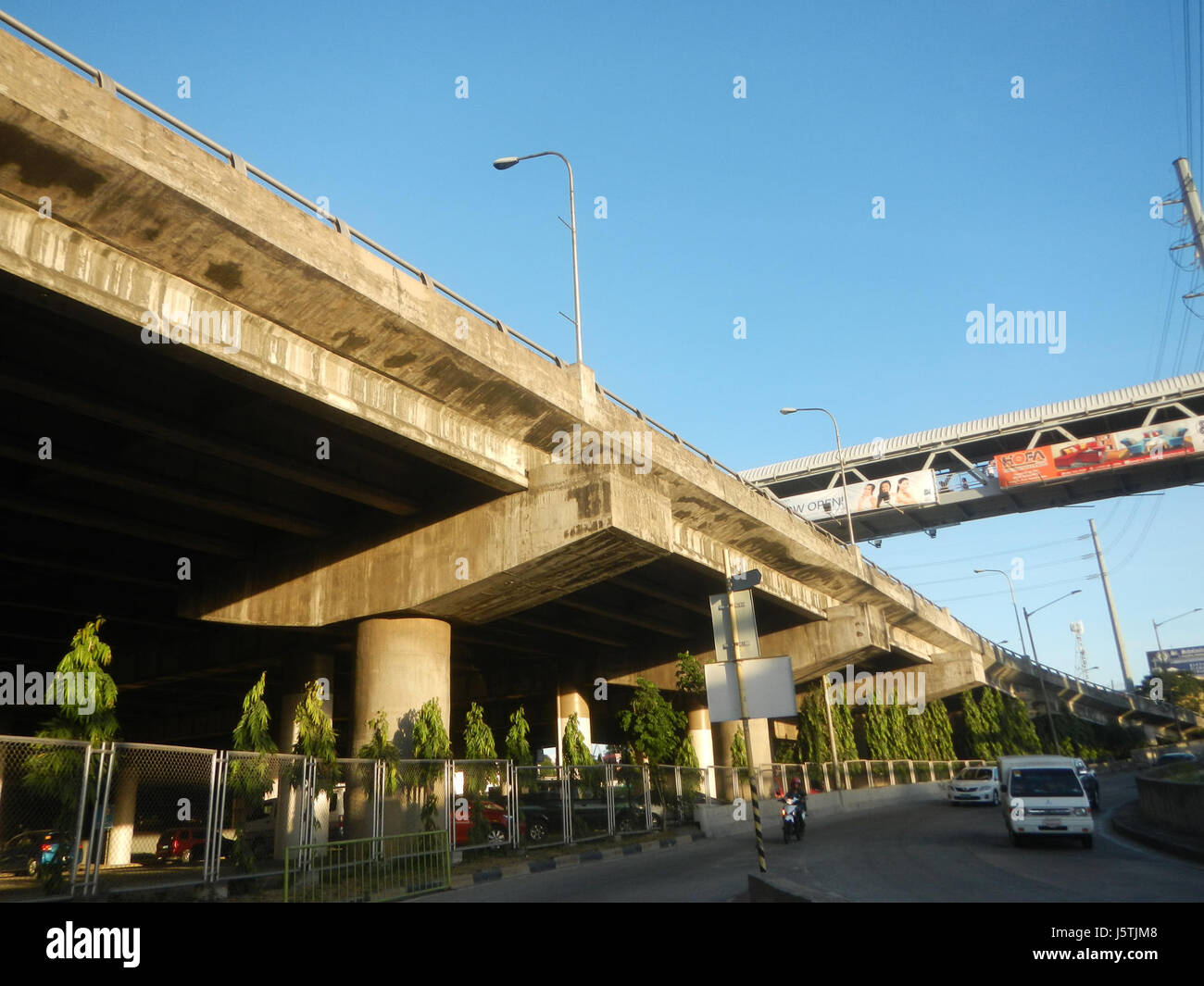 The SM City Marikina Flyover connects key areas in Marikina, Metro ...
