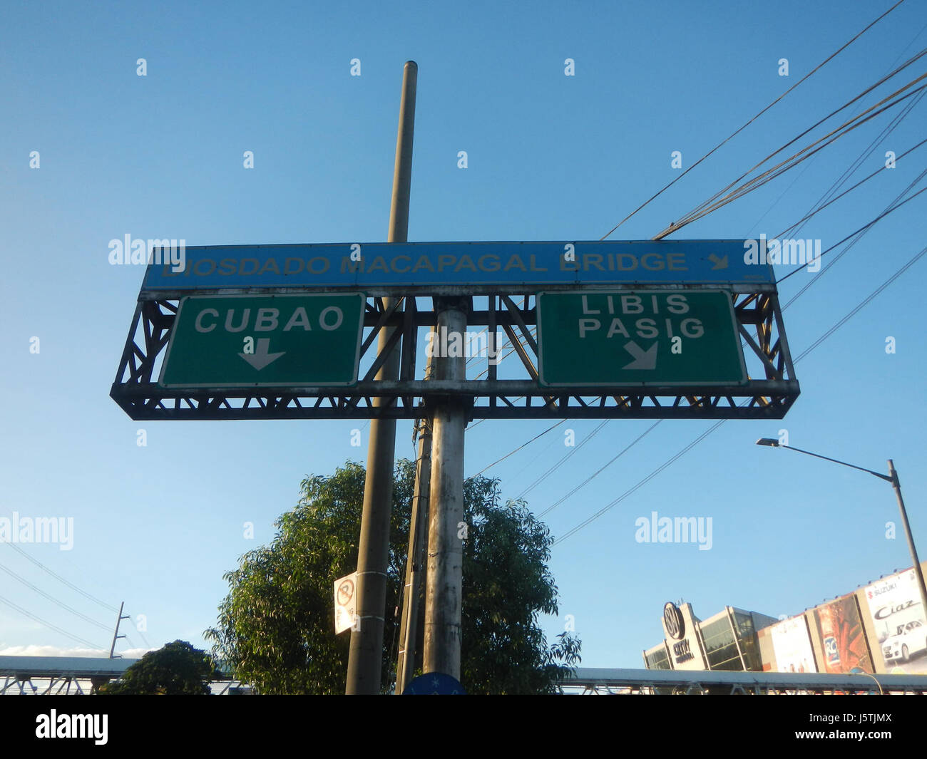 The *01014 SM City Marikina Flyover* connects the Marikina city area to ...