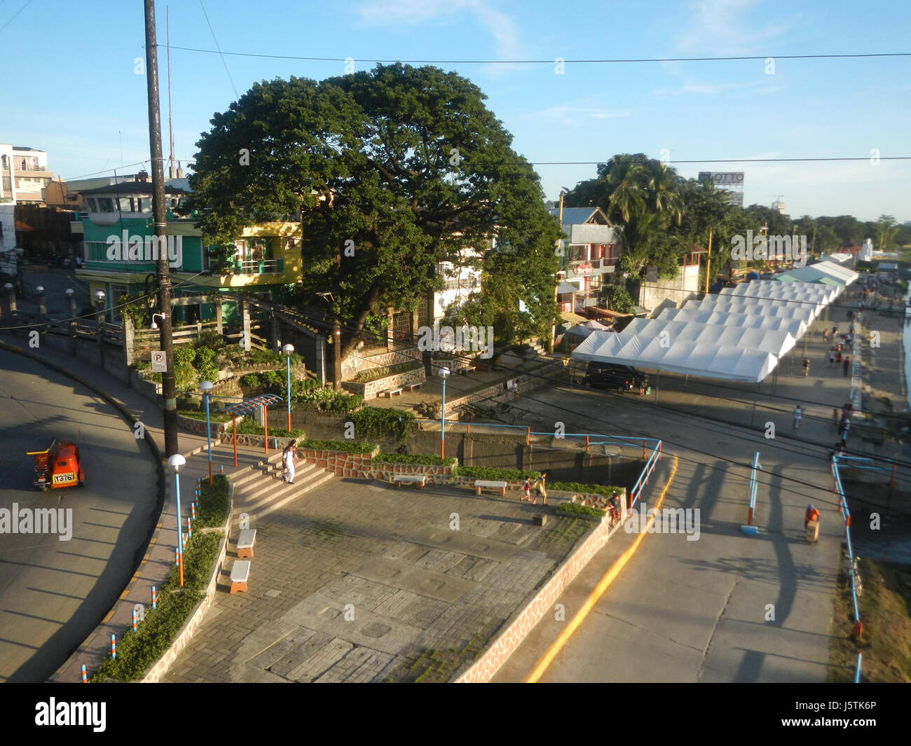 The Marikina Bridge spans the Marikina River in the Philippines ...