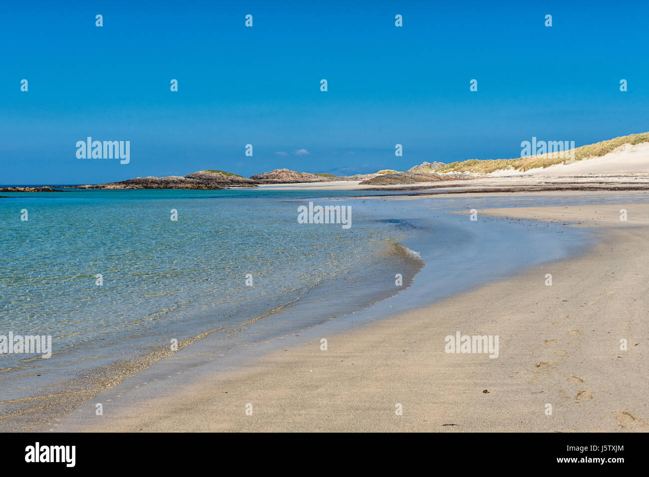 Cliad Bay on the west coast of the Inner Hebridean Isle of Coll ...