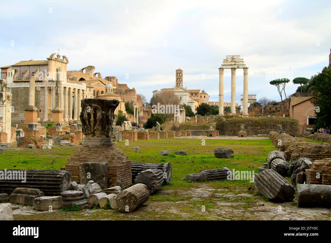 Toppled columns hi-res stock photography and images - Alamy