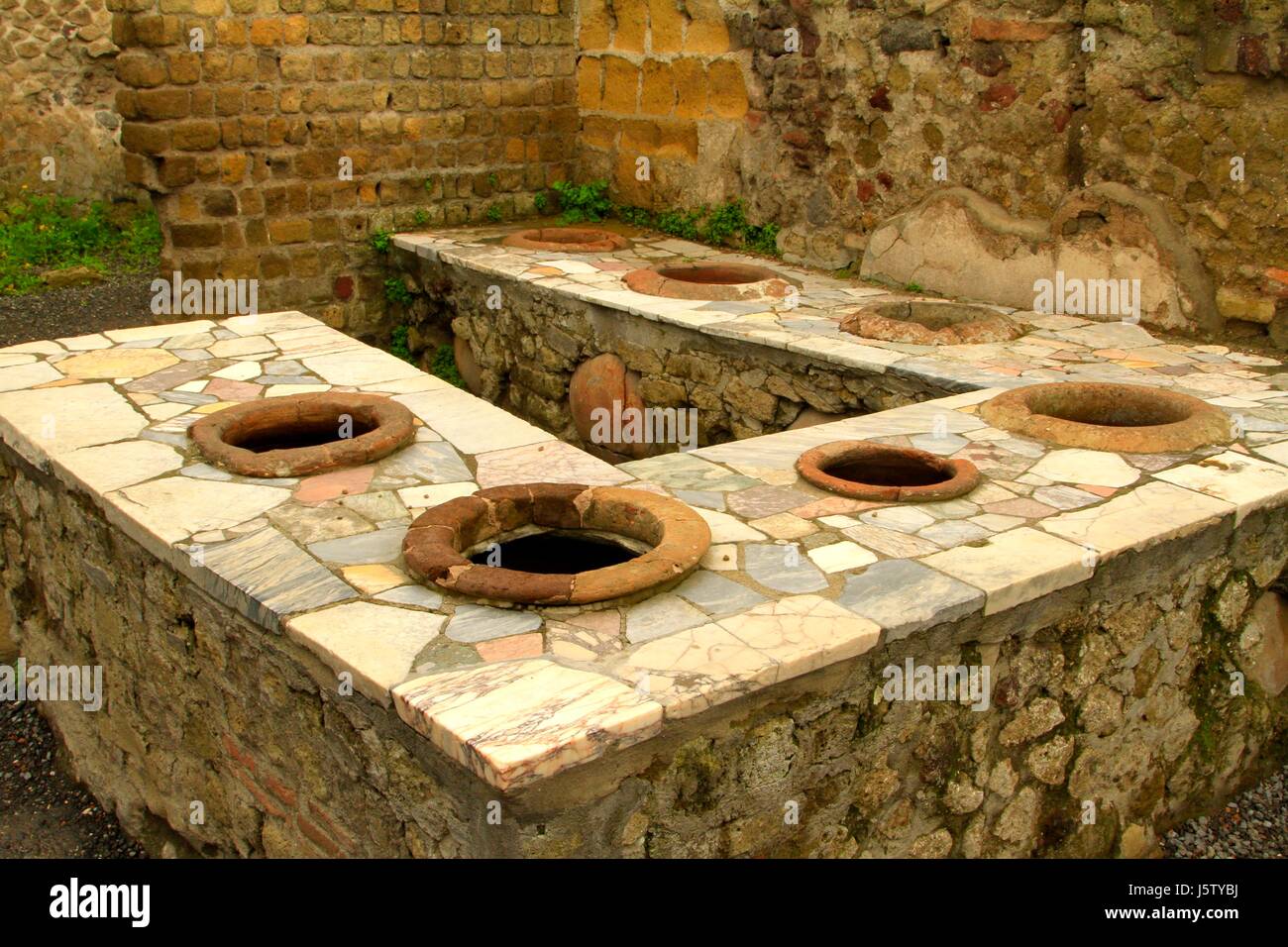 Roman lunch counter hi-res stock photography and images - Alamy