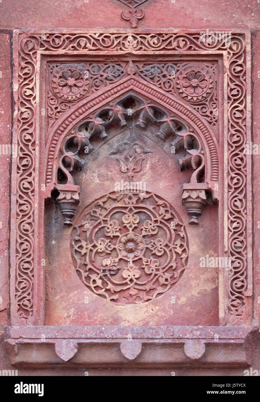 Stone pattern on a temple wall in Red Fort, Agra, UNESCO World heritage ...