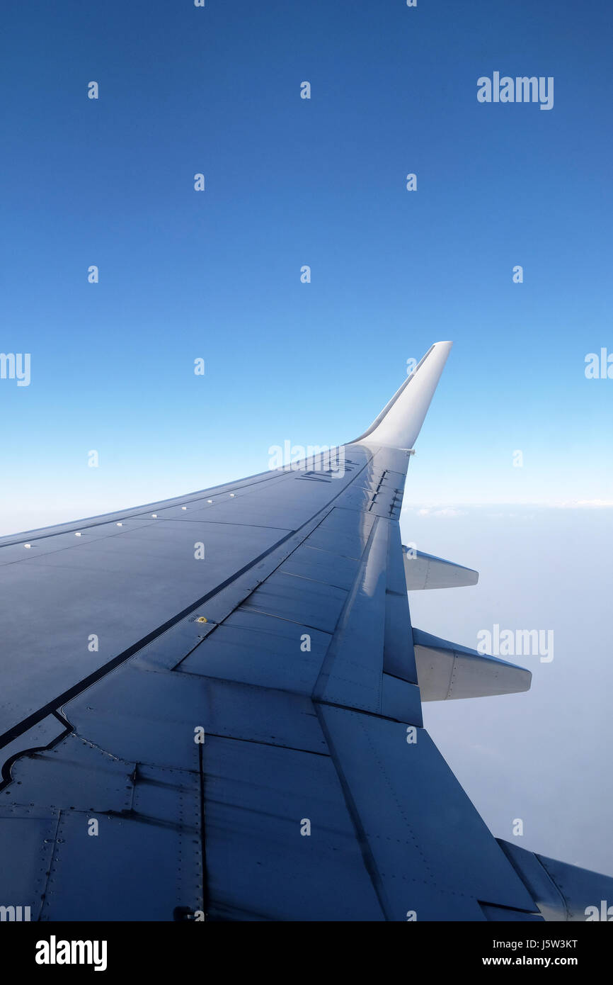 View from window boeing 737 hi-res stock photography and images - Alamy
