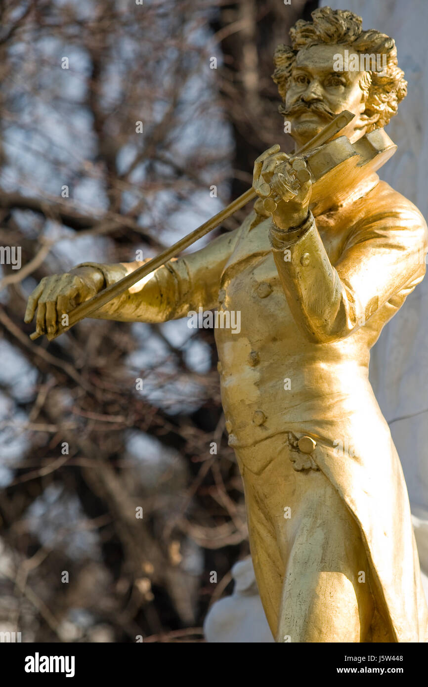 johann strauss monument Stock Photo - Alamy