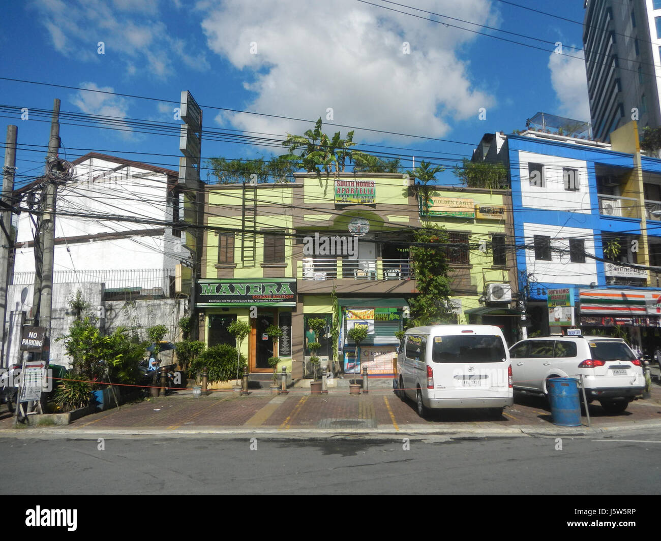 Radio broadcasting in philippines hi-res stock photography and images ...