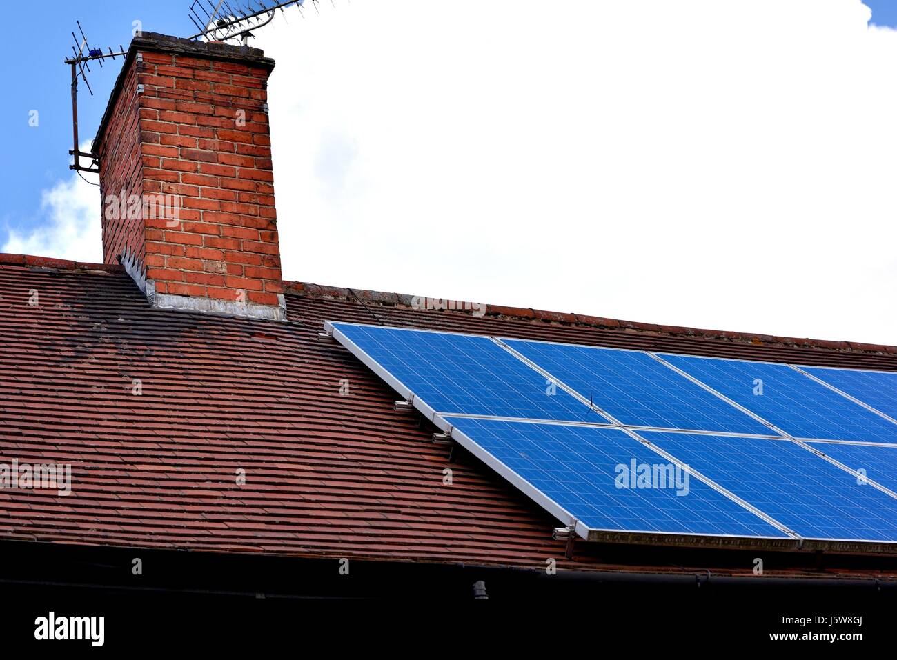 Solar panels house hi-res stock photography and images - Alamy