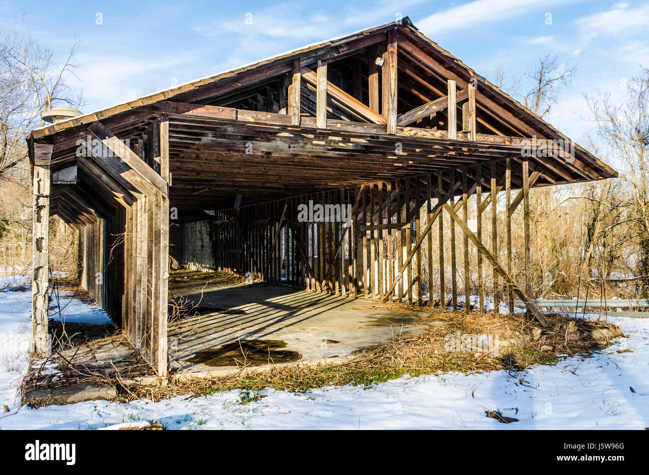 Empty hay barn hi-res stock photography and images - Alamy