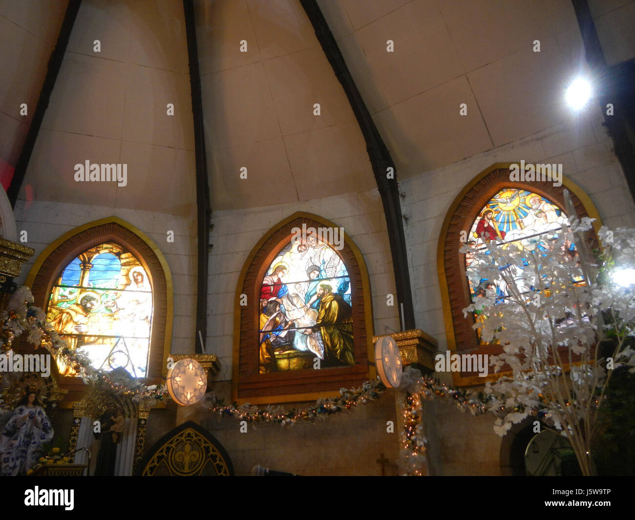 The Maharlika Highway in San Ildefonso, Bulacan, features the Saint ...