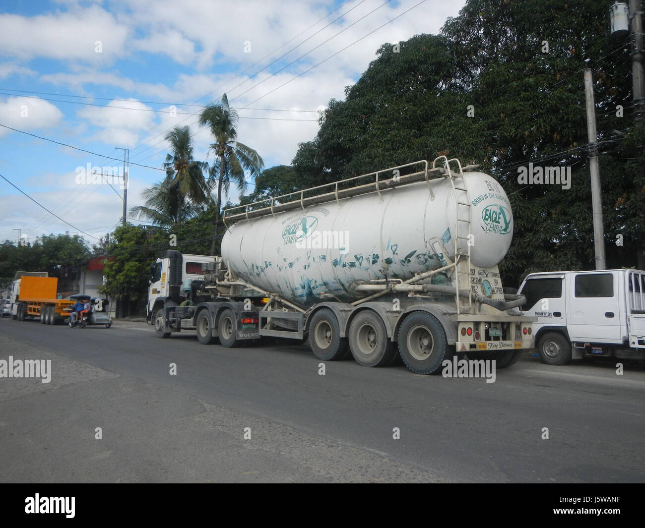 This image depicts a traffic congestion situation in the Matimbubong ...