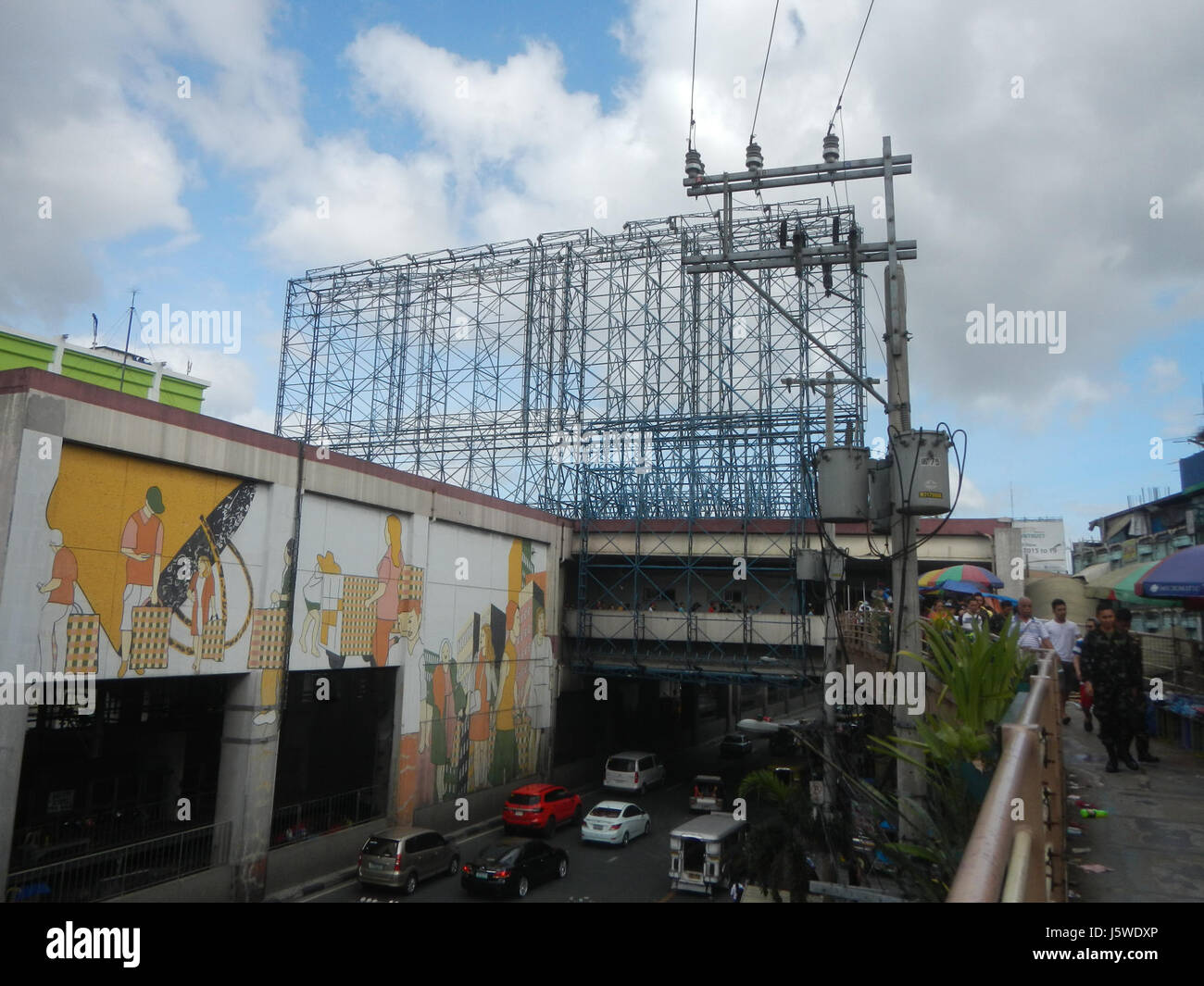 The EDSA Taft Avenue MRT Station and LRT Footbridge in Pasay City serve ...