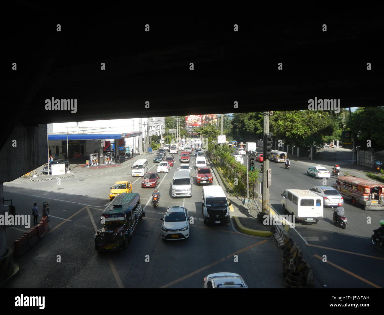 The footbridges connecting Katipunan and Aurora Boulevard in Quezon ...