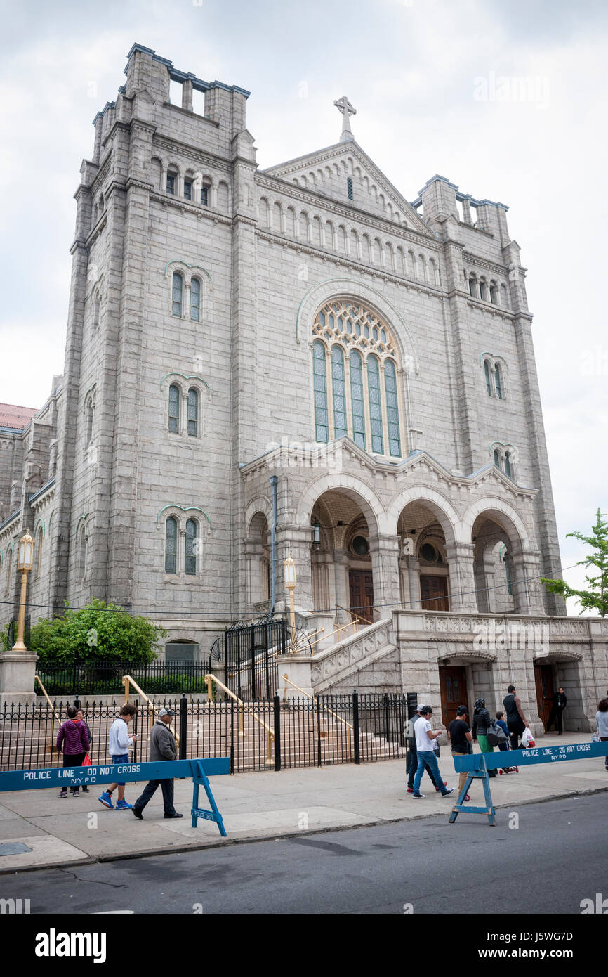 Basilica of Our Lady of Perpetual Help in the neighborhood of Sunset ...