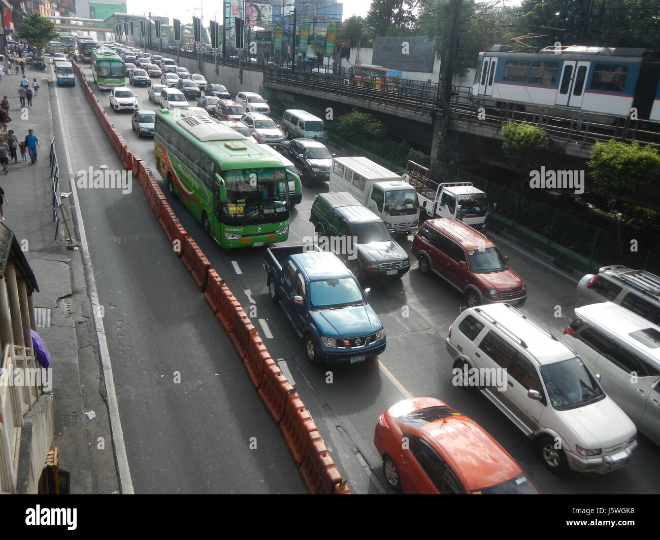 02997 Guadalupe Cloverleaf Interchange Park MRT Station Mandaluyong ...