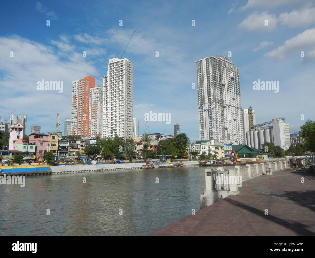 The Pasig River Park Baywalk is a scenic area located along the Pasig ...