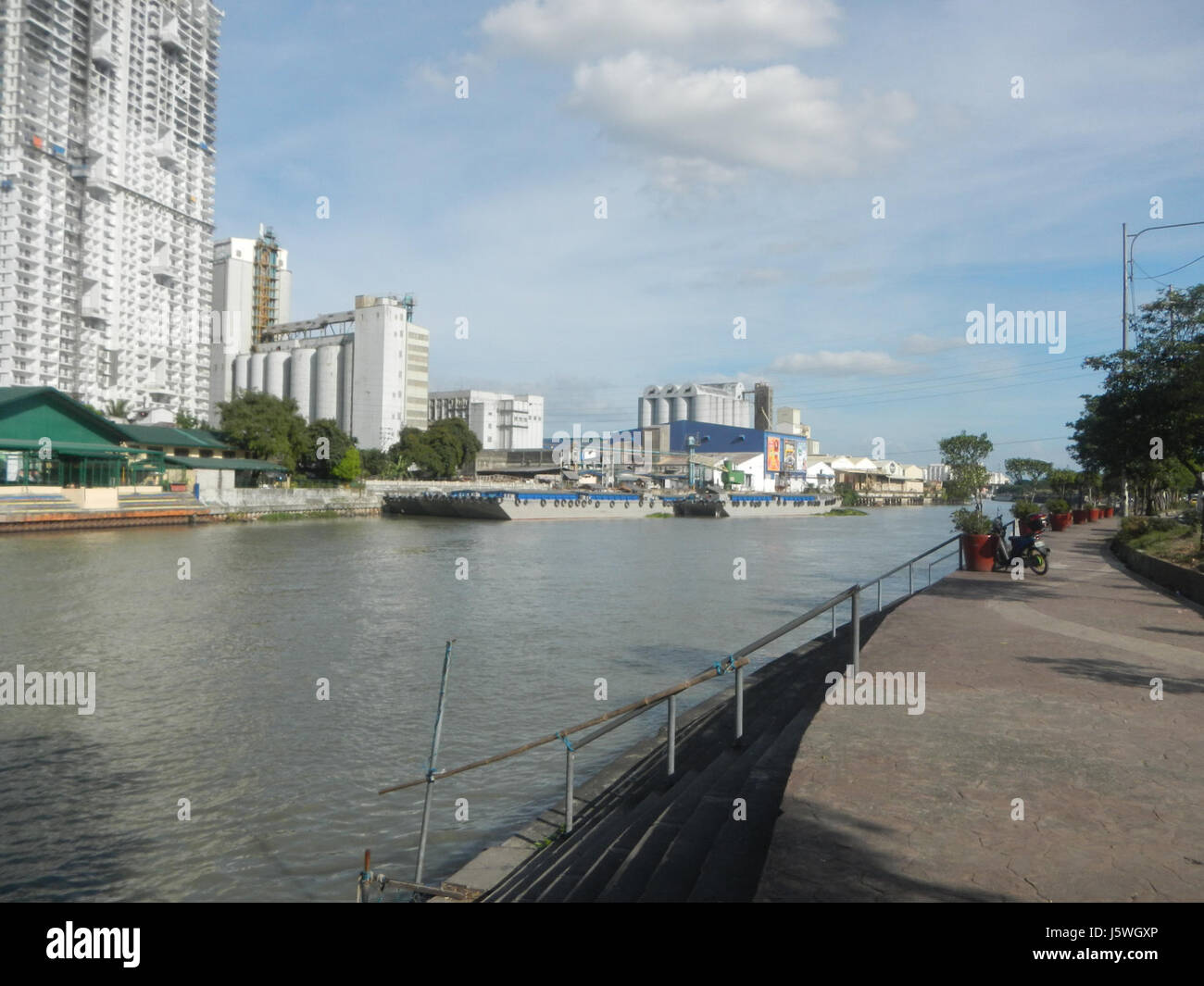 The Pasig River Park Baywalk is a scenic walkway located along the ...