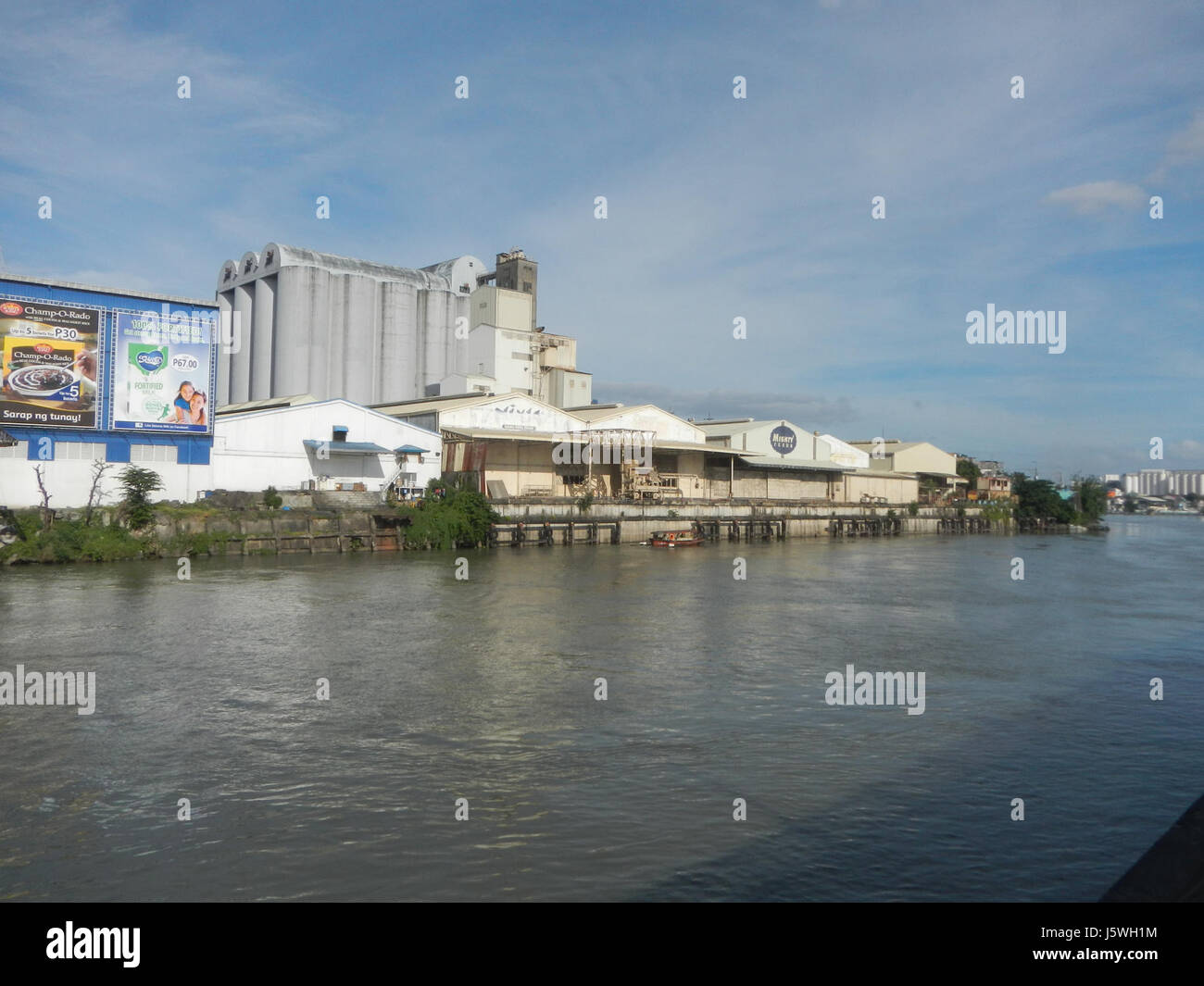 Pasig River Park Baywalk connects Mandaluyong, Makati, and Pasig City ...