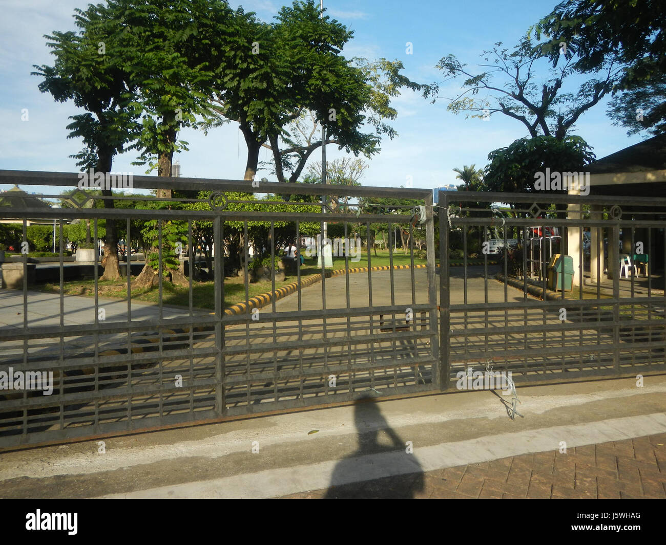 03533 Old trees foodbridges Makati Park Garden J. P. Rizal Extension ...