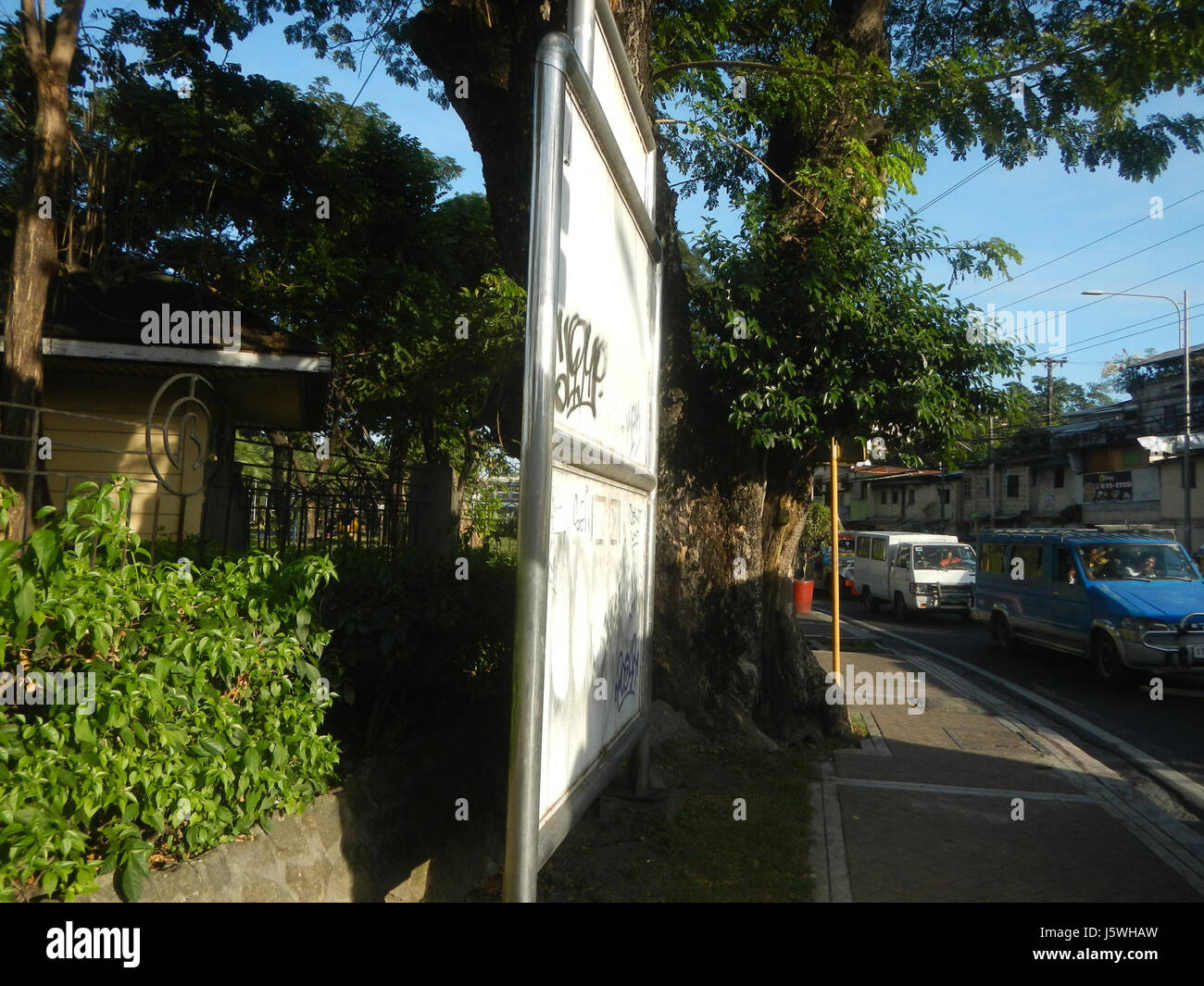 03533 Old trees foodbridges Makati Park Garden J. P. Rizal Extension ...