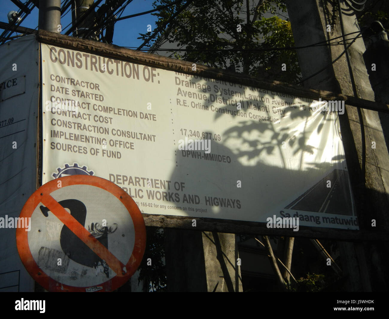 03608 Old trees footbridges Makati Park Garden West Rembo, Makati City ...