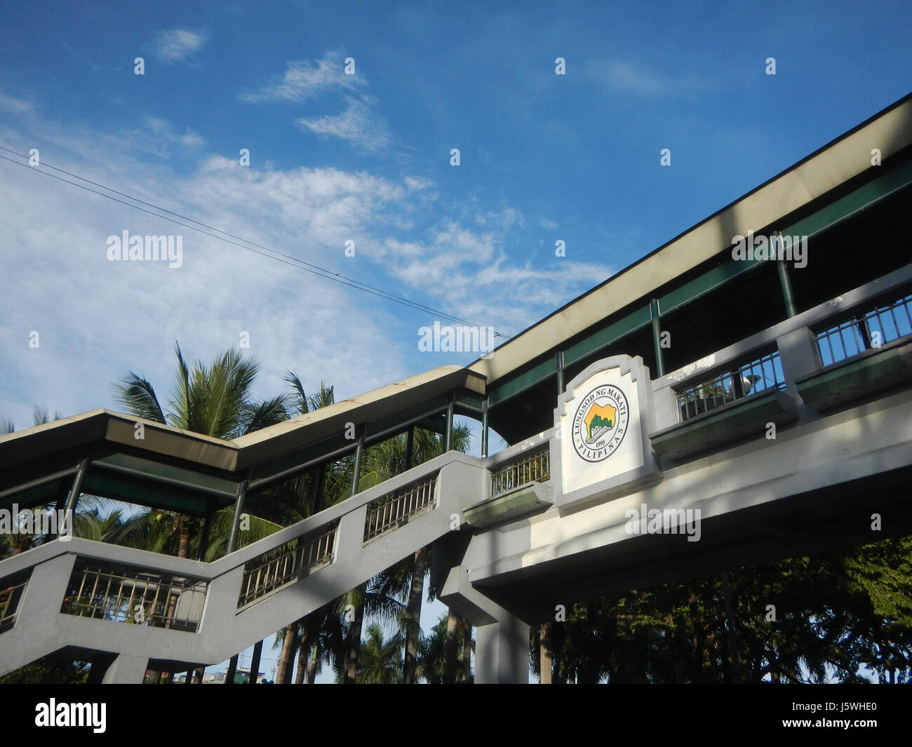 03608 Old trees footbridges Makati Park Garden West Rembo, Makati City ...