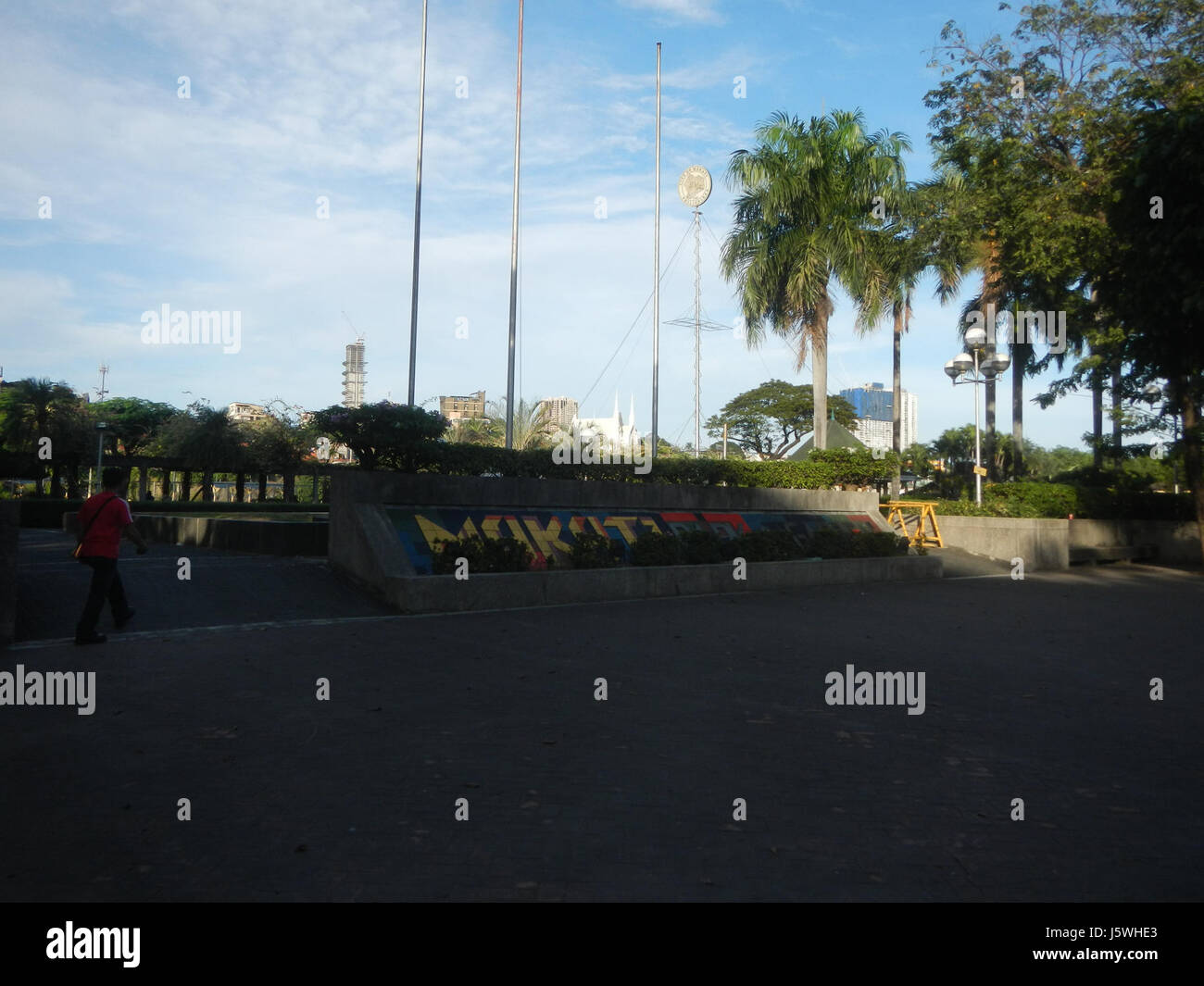 03608 Old trees footbridges Makati Park Garden West Rembo, Makati City ...