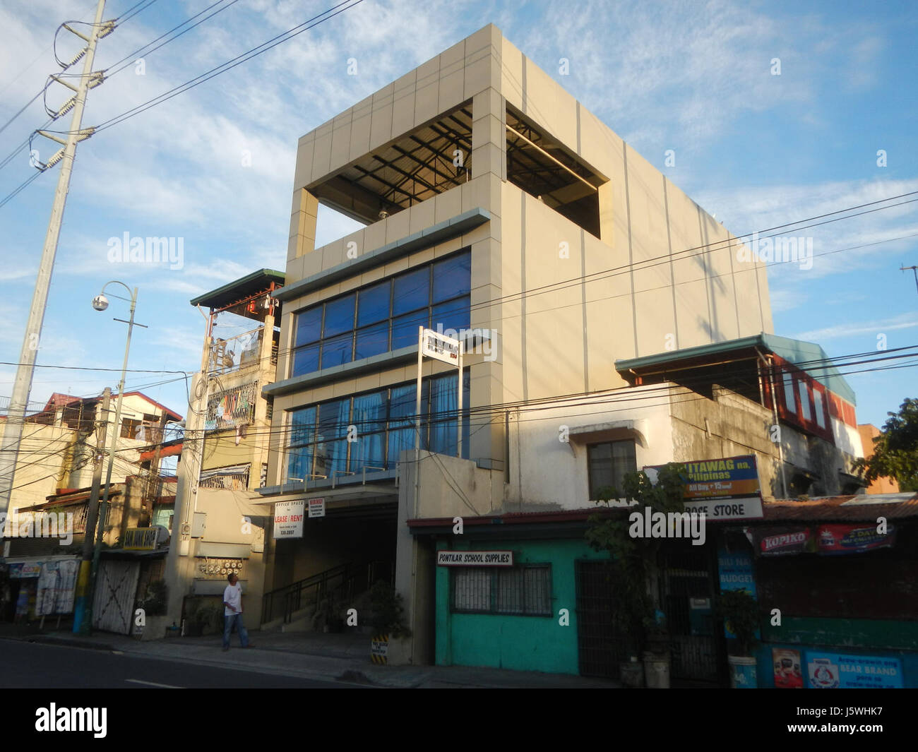 The J.P. Rizal Extension in East West Rembo, Makati City, is a ...