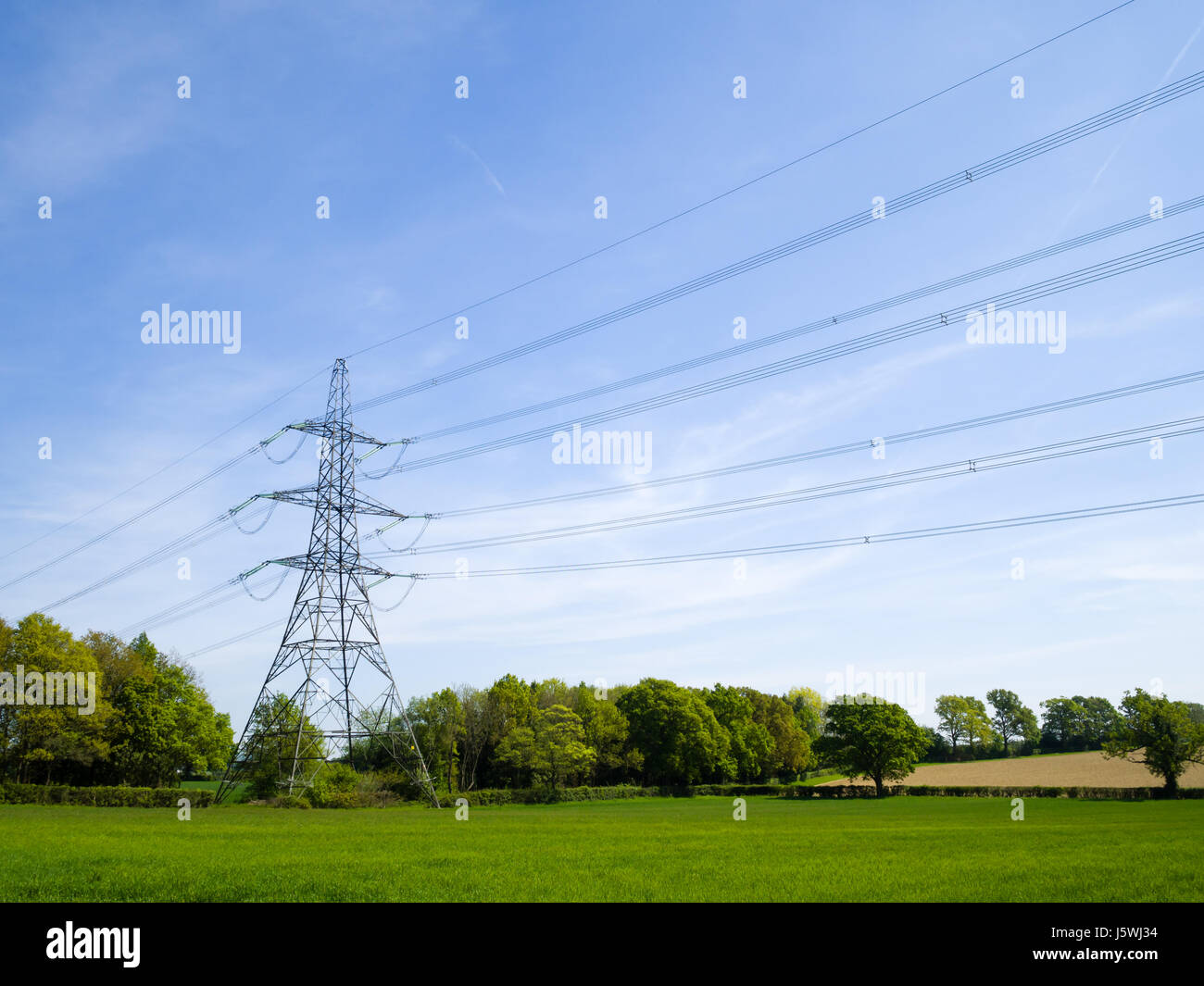 Electricity pylon and electric cables hi-res stock photography and ...