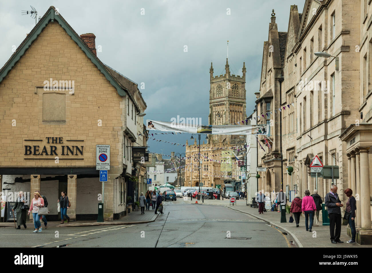 Cirencester cotswolds town street hi-res stock photography and images ...