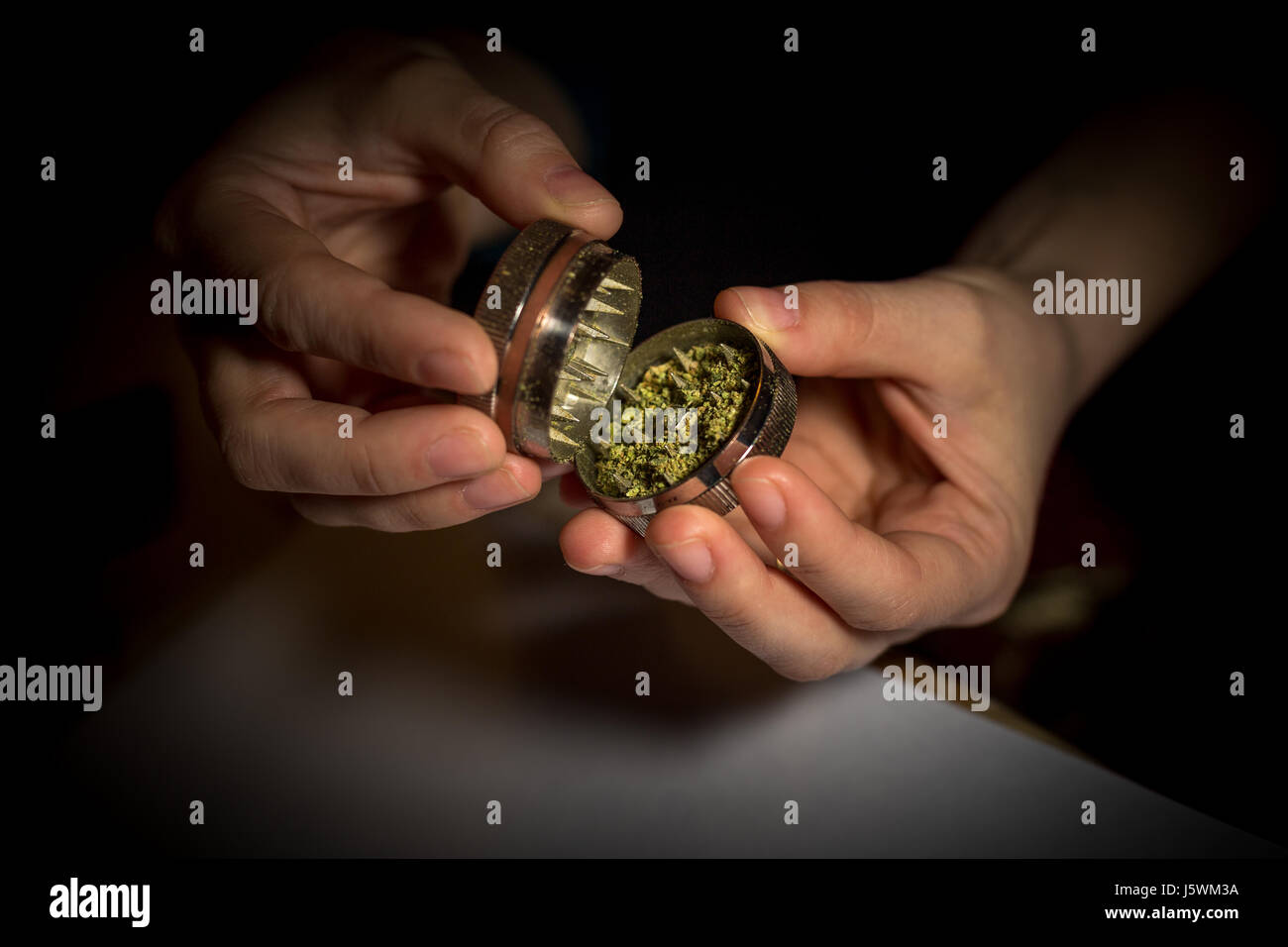 Grinding weed hi-res stock photography and images - Alamy