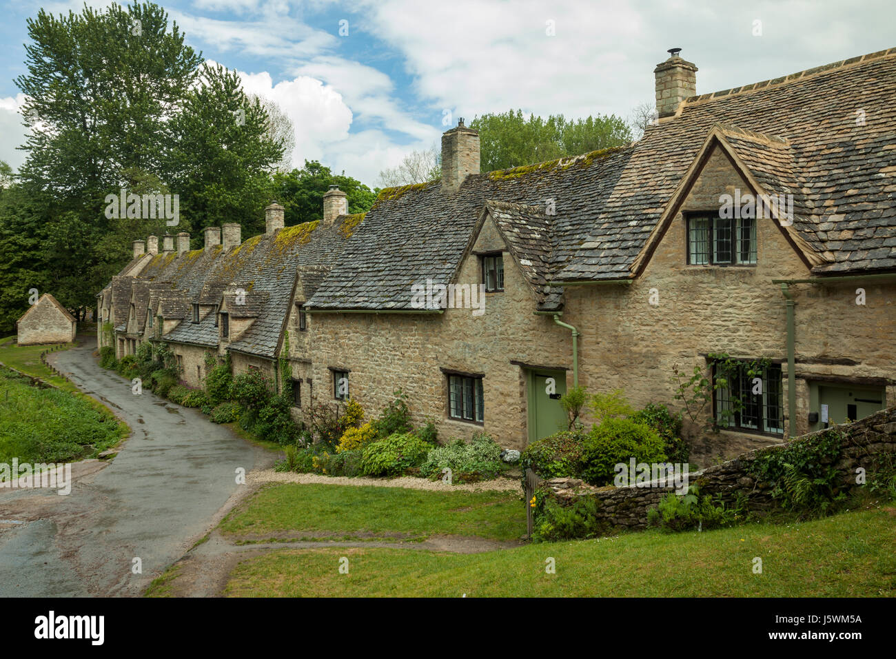 The cotswolds houses bibury hi-res stock photography and images - Alamy