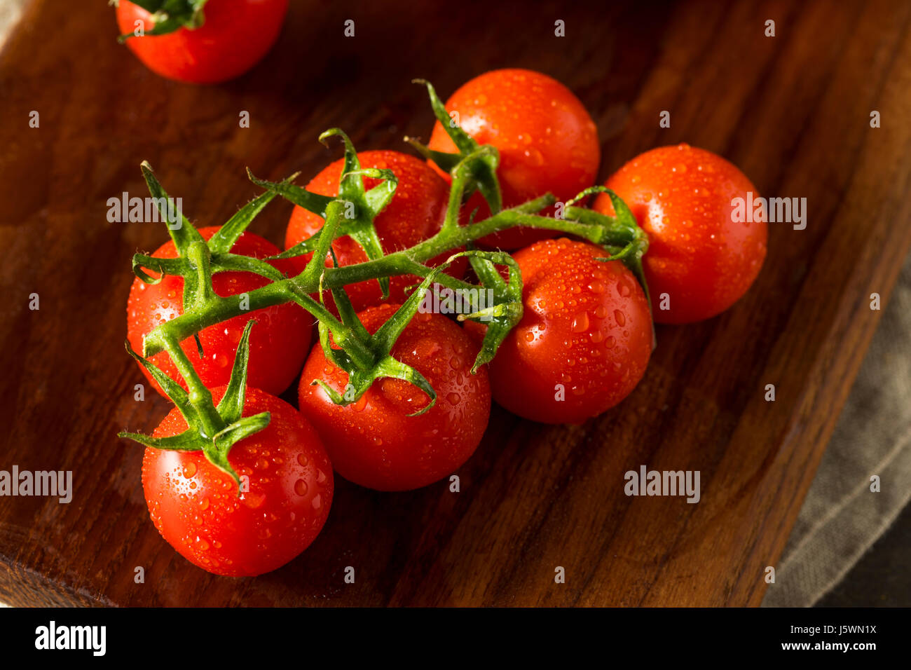 Wet small red tomatoes hi-res stock photography and images - Alamy