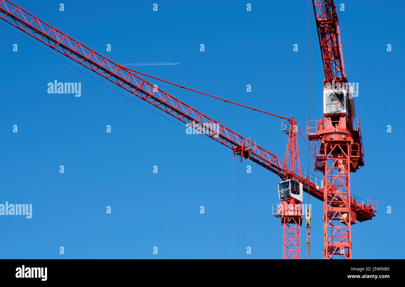 Two tower crane hi-res stock photography and images - Alamy