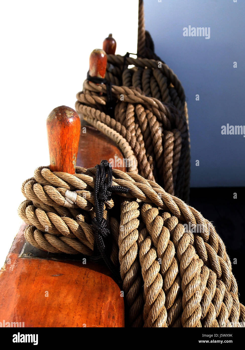 Cast rope hi-res stock photography and images - Alamy