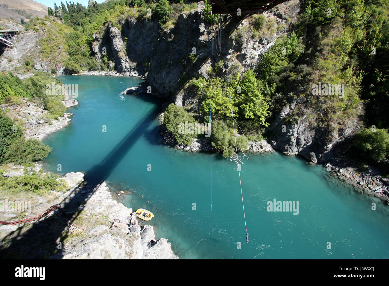 bridge processor bridge spring bouncing bounces hop skipping frisks ...